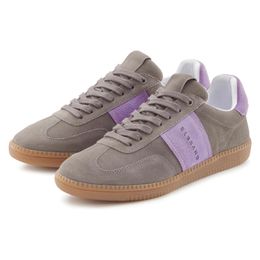 Sneaker ELBSAND "Freizeitschuh, Schn&uuml;rschuh, Turnschuh, Retro Sneaker, Lederschuh", Damen, Gr. 46, grau, Obermaterial: 100% Rindsleder. Decksohle: 100% Textilmaterial. Futter: 100% Textilmaterial. Laufsohle: 100% Synthetik, unifarben mit Farbeinsatz, Basic, Schuhe Sneaker, Ledersneaker, Schn&uuml;rhalbschuh aus Leder im modernen Retro Look Unisex