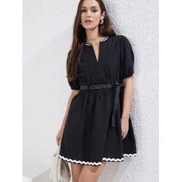Trendyol Kleid Damen Gr&ouml;&szlig;e 38 schwarz / wei&szlig; Winterkleid