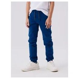 Jogginghose name it "NKMSWEAT f&uuml;r Jungen mit verstellbarem Bund und Kordelzug", M&auml;dchen, Gr. 152, N-Gr, blau (set sail), Sweatware, Obermaterial: 80% Baumwolle, 20% Polyester, unifarben, regular fit kn&ouml;chellang, Hosen Jogginghose, unifarben, casual, regular fit, Baumwollmix, Rundhals