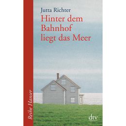 dtv Verlagsgesellschaft Hinter dem Bahnhof liegt das Meer