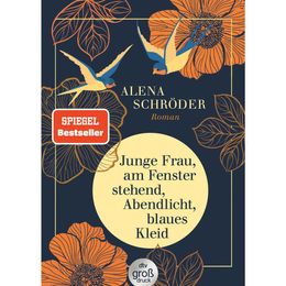 dtv Verlagsgesellschaft Junge Frau, am Fenster stehend, Abendlicht, blaues Kleid