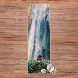 Bilderwelten Yogamatte Kork Motiv t&uuml;rkis Natur Sportmatte - M&ouml;nch am Wasserfall - Wasserfall rutschfest