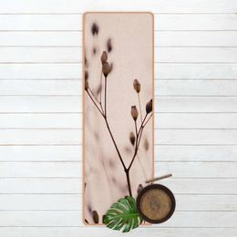 Bilderwelten Yogamatte Kork Landhaus beige Blumen Sportmatte - Dunkle Knospen am Wildblumenzweig - Gr&auml;ser rutschfest
