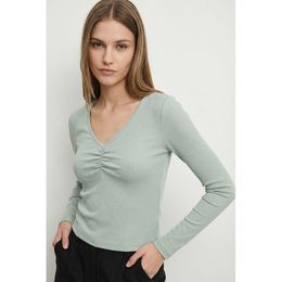 Only Damen Only Langarmshirt &raquo;ONLBETTY LIFE L/S SCALLOP V-NECK CC JRS&laquo; mit Raffung am Ausschnitt L