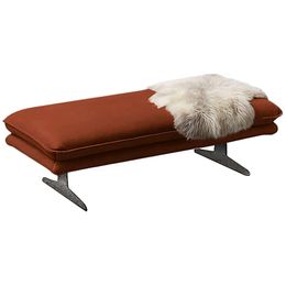 Polsterhocker W.Schillig, braun (cognac z69), B:145cm H:43cm T:71cm, Longlife Xtra-Leder Z69: Das feinnarbige, gedeckte Softleder Z69 besticht durch seine au&szlig;ergew&ouml;hnliche Weichheit im trendigen &raquo;Vintage-Look&laquo;, Hautst&auml;rke 0, 9 - 1, 1 mm, Hocker, Polsterhocker, F&uuml;&szlig;e in Chrom gl&auml;nzend
