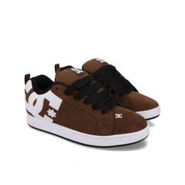 Schn&uuml;rschuh DC Shoes "Court Graffik", Damen, Gr. 10 (43), braun, wei&szlig;, Obermaterial:Obermaterial: Leder (Kuh) / Futter: Textil / Au&szlig;ensohle: Gummi;, Schuhe Schn&uuml;rschuh