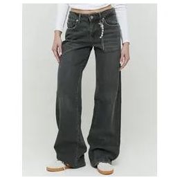 Low-rise-Jeans Tally Weijl "SPADEPALLAS", Damen, Gr. 36, N-Gr, grau wash, Denim/Jeans, Obermaterial: 69% Baumwolle, 30% Lyocell, 1% Elasthan, leichte Abriebeffekte, straight fit lang, Jeans, Baumwollmischung, Low-Waist mit geradem Beinverlauf und Strass-Anh&auml;nge