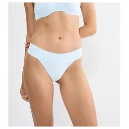 String Triumph "Body Make-Up Illusion", Damen, Gr. 40, light blau, Microtouch, Obermaterial: 80% Polyamid, 20% Elasthan, k&ouml;rpernah, Unterhosen String, nahtlos, weicher Bund, Microfaser, tiefgeschnitten