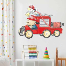 Wandtattoo Kinderzimmer Junge Pitzelpatz und Schnaddeldatz im Feuerwehrauto Wandsticker Jungenzimmer Kinder Wandaufkleber in S-XXL Baby Feuerwehr