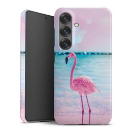 DeinDesign Galaxy S25 Handy Premium Case Smartphone Handyh&uuml;lle Schutzh&uuml;lle gl&auml;nzend Beach Tropical Flamingo Premium Case