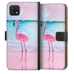 DeinDesign Galaxy A22 5G Handy Klapph&uuml;lle Handyh&uuml;lle aus Kunst Leder schwarz Flip Case Tropical Flamingo Beach Sideflip mit langer Lasche