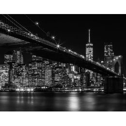 Livingwalls Fototapete LIVING WALLS "New York City Brooklyn Bridge", schwarz (schwarz grau wei&szlig;), B:3,36m L:2,6m, Vlies, Tapeten, Skyline Tapete Br&uuml;cke Fototapete Wohnzimmer Tapeten Flur Design Optik