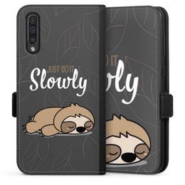 DeinDesign Galaxy A50 Handy Klapph&uuml;lle Handyh&uuml;lle aus Kunst Leder schwarz Flip Case Sloth Lazy Sunday Sayings Sideflip mit Lasche