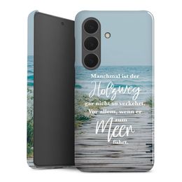 DeinDesign Galaxy S26 Handy Premium Case Smartphone Handyh&uuml;lle Schutzh&uuml;lle gl&auml;nzend Statement Beach Spruch Premium Case