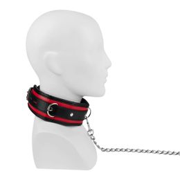 Abschlie&szlig;bares BDSM-Halsband mit Leine