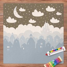 Bilderwelten Kork-Teppich Illustration blau Korkmatte - Sternenhimmel mit H&auml;usern und Mond in blau - Deko Kinderzimmer Baby M&auml;dchen Jungen