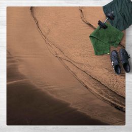 Bilderwelten Kork-Teppich Motiv schwarz weiss Strand Korkmatte - Leichter Wellengang am Strand Schwarz Wei&szlig; - Landschaft Wohnzimmer Schlafzimmer