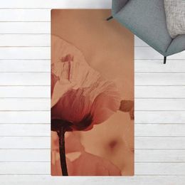Bilderwelten Kork-Teppich Motiv rosa Korkmatte - Zartrosane Mohnbl&uuml;te mit Wassertropfen - Mohn Wohnzimmer Schlafzimmer