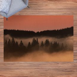 Bilderwelten Kork-Teppich Motiv schwarz Wald Korkmatte - Vertr&auml;umter Waldnebel - B&auml;ume Wohnzimmer Schlafzimmer