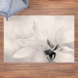 Bilderwelten Kork-Teppich Landhaus schwarz weiss Blumen Korkmatte - Zarte Magnolienbl&uuml;te Schwarz-Wei&szlig; - Deko Wohnzimmer Schlafzimmer