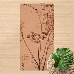 Bilderwelten Kork-Teppich Motiv braun Blumen Korkmatte - Trockenblume im Lichtspiel - Deko Wohnzimmer Schlafzimmer