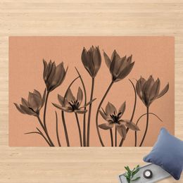 Bilderwelten Kork-Teppich Motiv schwarz weiss Blumen Korkmatte - Sieben Tulpenbl&uuml;ten Schwarz-Wei&szlig; - Deko Wohnzimmer Schlafzimmer