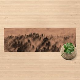 Bilderwelten Kork-Teppich Motiv schwarz weiss Wald Korkmatte - Lichtstrahlen im Nadelwald - B&auml;ume Wohnzimmer Schlafzimmer