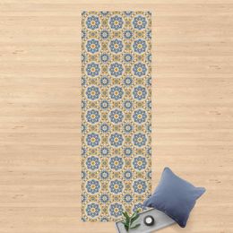 Bilderwelten Kork-Teppich Illustration gelb Fliesenoptik - Florale Fliesen blau-gelb - Deko Wohnzimmer Schlafzimmer