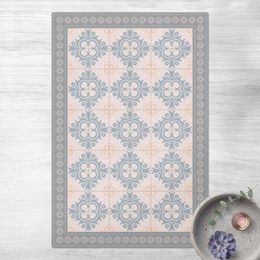 Bilderwelten Kork-Teppich Illustration pastell Fliesenoptik - Florale Fliesen Orange Blaue Knospen mit Bord&uuml;re - Geometrisch Wohnzimmer Schlafzimmer