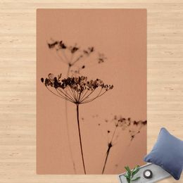Bilderwelten Kork-Teppich Motiv braun Blumen Korkmatte - Trockenblume im Schatten - Deko Wohnzimmer Schlafzimmer