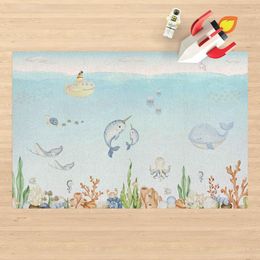 Bilderwelten Kork-Teppich modern blau Strand Aquarell - Narwalfamilie mit Freunden - Boot Schiff & U-Boot Kinderzimmer Baby M&auml;dchen Jungen