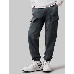 Sweathose Calvin Klein Jeans "ESSENTIAL WOVEN CARGO PANTS", Jungen, Gr. 4 (104), N-Gr, grau (endless grau), Web, Obermaterial: 98% Baumwolle, 2% Elasthan, unifarben, regular fit normal, Hosen Sweathose, f&uuml;r Kinder bis 16 Jahre mit Logo-Print