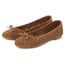 Ballerina Lascana "Slip-On-Sneaker, Freizeitschuh, Slipper, Halbschuh", Damen, Gr. 44, braun (camelfarben), Obermaterial: 100% Lederimitat. Decksohle: 100% Lederimitat. Futter: 100% Lederimitat. Laufsohle: 100% Synthetik, unifarben, Basic, Schuhe Ballerina, mit kleinen Cut-Outs VEGAN