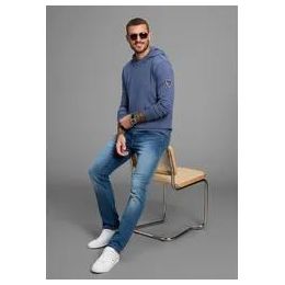 Kapuzenshirt DELMAO "Neue Kollektion", Herren, Gr. M (48/50), blau (jeansblau), Single Jersey, Obermaterial: 100% Baumwolle. Futter: 100% Baumwolle, unifarben, slim fit, B&uuml;ndchen, Shirts Kapuzenshirt, mit Badge am &Auml;rmel
