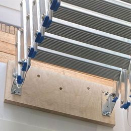 Wellh&ouml;fer Scherentreppe mit Stirnbrett waagrecht f&uuml;r Deckenmontage, 214-242 cm