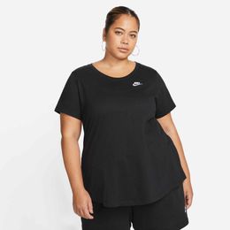 T-Shirt Nike Sportswear "CLUB ESSENTIALS WOMEN'S T-SHIRT (PLUS SIZE)", Damen, Gr. 1X (48/50), schwarz, Obermaterial: 100% Baumwolle, Shirts T-Shirt, etwas weiterer Schnitt, k&uuml;rzere L&auml;nge am Body, sportlicher Stil