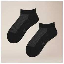 Sneakersocken Kunert "Sneaker Sparkling Essential", Damen, Gr. 35-38, schwarz (schwarz 0070), Obermaterial: 65% Baumwolle CO. 20% Polyamid PA. 12% metallisierte Fasern MTF. 3% Elasthan EL., Socken Sneakersocken