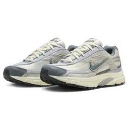 Sneaker Nike SPORTSWEAR "INITIATOR", Herren, Gr. 47,5, light bone, smoke grau, coconut milk, Leder, Textil, Schuhe Sneaker, inspririert vom Design des Nike P-6