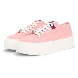 Tommy Hilfiger Plateausneaker TOMMY JEANS "TJW FLATFORM SNEAKER CHARMS", Damen, Gr. 42, rosa, Baumwolle, unifarben, Schuhe Plateausneaker, Halbschuh, Schn&uuml;rer, Freizeischuh mit kleiner TJ-Flagge als Anh&auml;nger