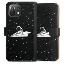 DeinDesign Xiaomi Mi 11 Lite 5G NE Handy Klapph&uuml;lle Handyh&uuml;lle aus Kunst Leder schwarz Flip Case Comic Paper Astronaut Sideflip mit langer Lasche