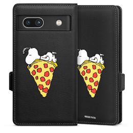 DeinDesign Google Pixel 7a Handy Klapph&uuml;lle Handyh&uuml;lle aus Kunst Leder schwarz Flip Case Peanuts Pizza Snoopy Sideflip mit Lasche