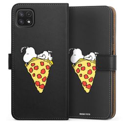 DeinDesign Galaxy A22 5G Handy Klapph&uuml;lle Handyh&uuml;lle aus Kunst Leder schwarz Flip Case Snoopy Pizza Peanuts Sideflip mit langer Lasche