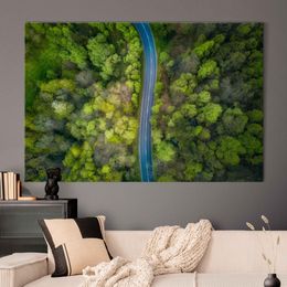 Akustikbild Luftbild - Asphaltstra&szlig;e im Wald