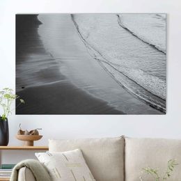 Bilderwelten Akustikbild Strand schwarz weiss Motiv Schallschutzbild - Leichter Wellengang am Strand Schwarz Wei&szlig; - Landschaft Wohnzimmer Schlafzimmer