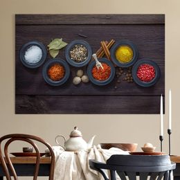 Akustikbild Schwarze Schalen mit Gew&uuml;rzen