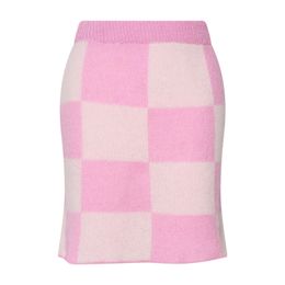 Noella Kiana Strickrock in Rose