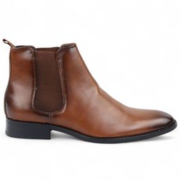 Braune Chelsea-Stiefeletten zum Hineinschl&uuml;pfen f&uuml;r Herren im B&uuml;ro