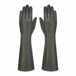 Lange olivgr&uuml;ne Winterhandschuhe aus italienischem Leder mit weichem Wollfutter