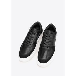 Wittchen Herren-Sneaker aus Leder mit Perforationen, schwarz, Naturleder