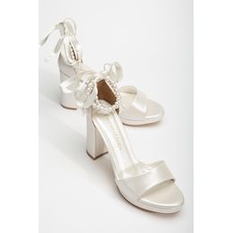 Renee Plateau Sandalen with Pearls
